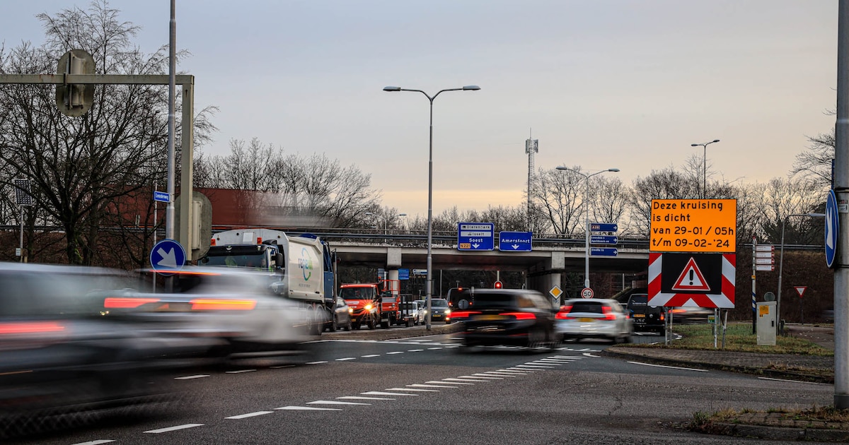Druk kruispunt Doornseweg en Leusderweg (N227) tien dagen afgesloten: verkeerslichten vervangen ...
