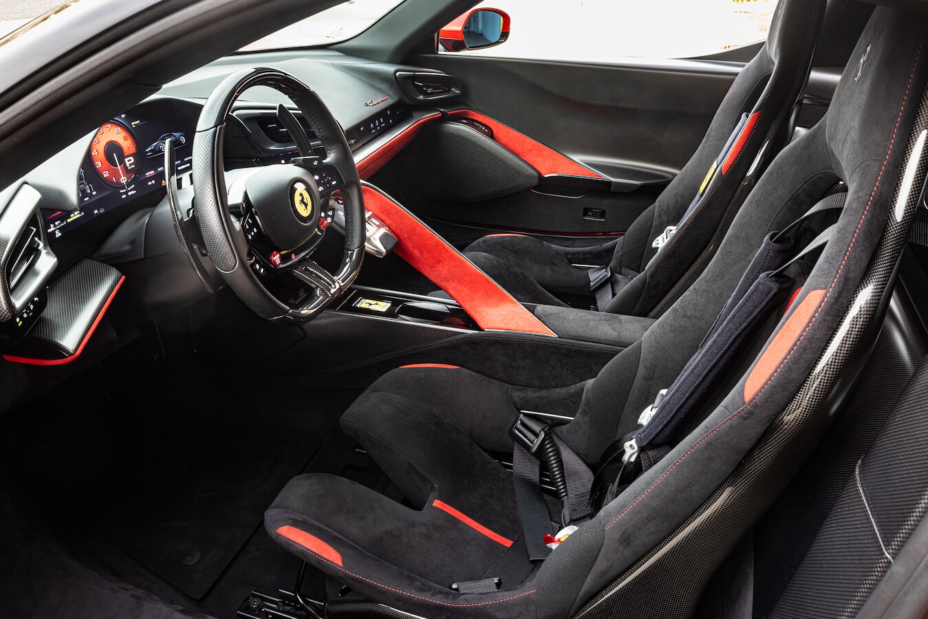 Deze Ferrari met 1050 pk verwijst naar twee illustere voorgangers ...