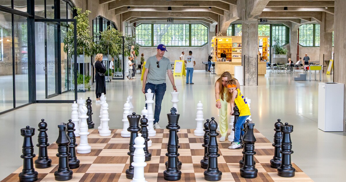 Overdekt plein in Fenix blijkt trekpleister: ‘We komen hier vanaf dag één’ | Rotterdam | AD.nl