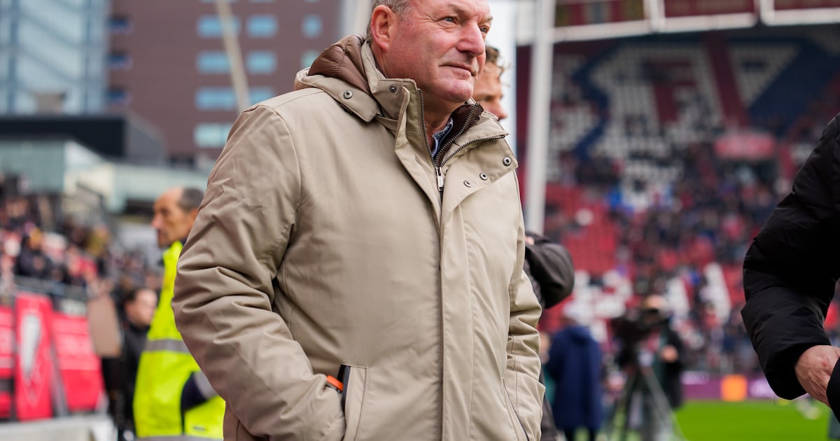 Ron Jans stopt na dit seizoen bij FC Utrecht en gaat met ...
