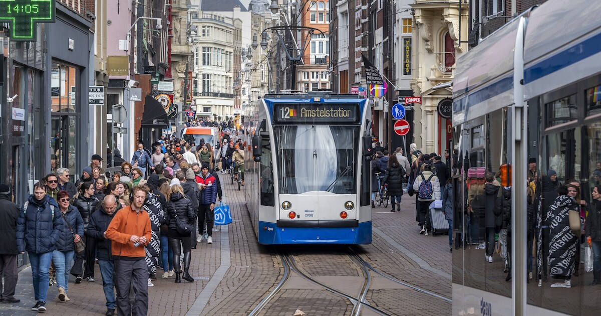 Amsterdam maakt openbaar vervoer vier maanden gratis voor ...