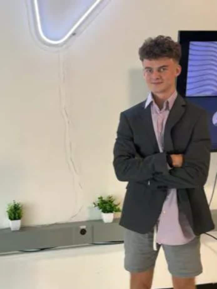 Musk neemt Doge-medewerker, die racistische berichten plaatste en ...