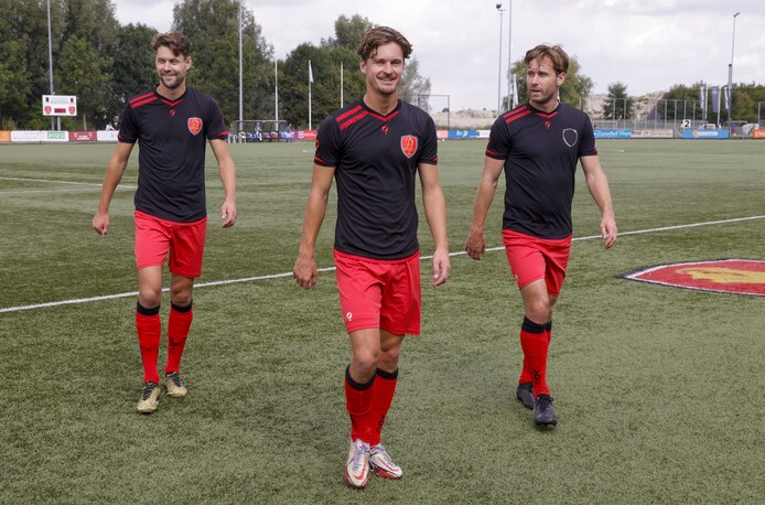 Vader Verhaar trots dat zijn jongens bij VOC herenigd zijn: ‘Ze zeggen ...