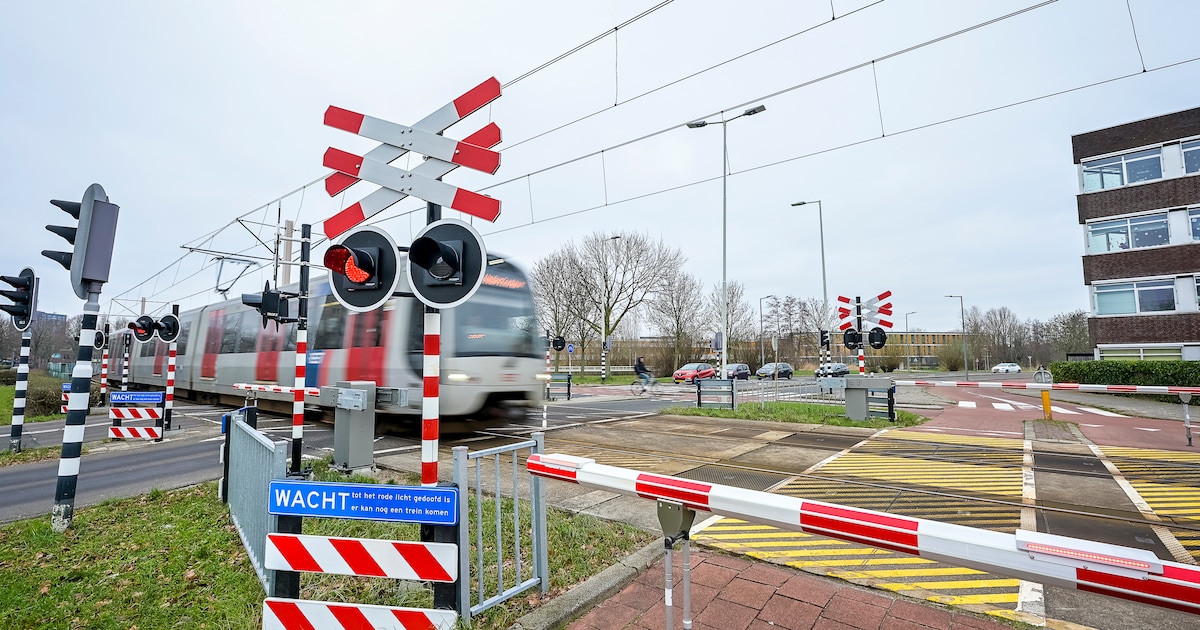 Metro-overgangen in Rotterdam zijn extra beveiligd, maar ...