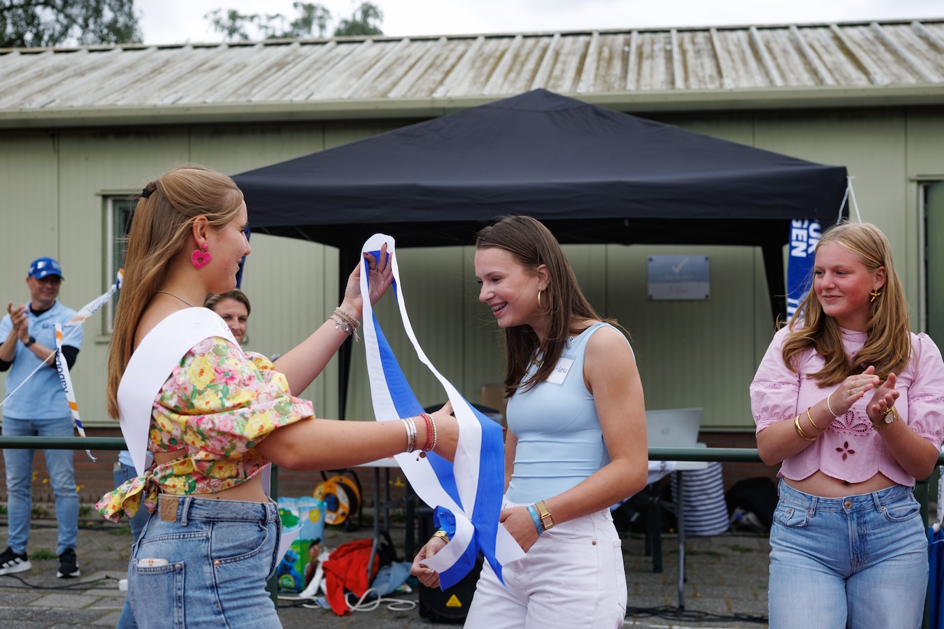 Eerst zelf renner, nu miss: Anna-Lena (15) wint spannende verkiezing ...