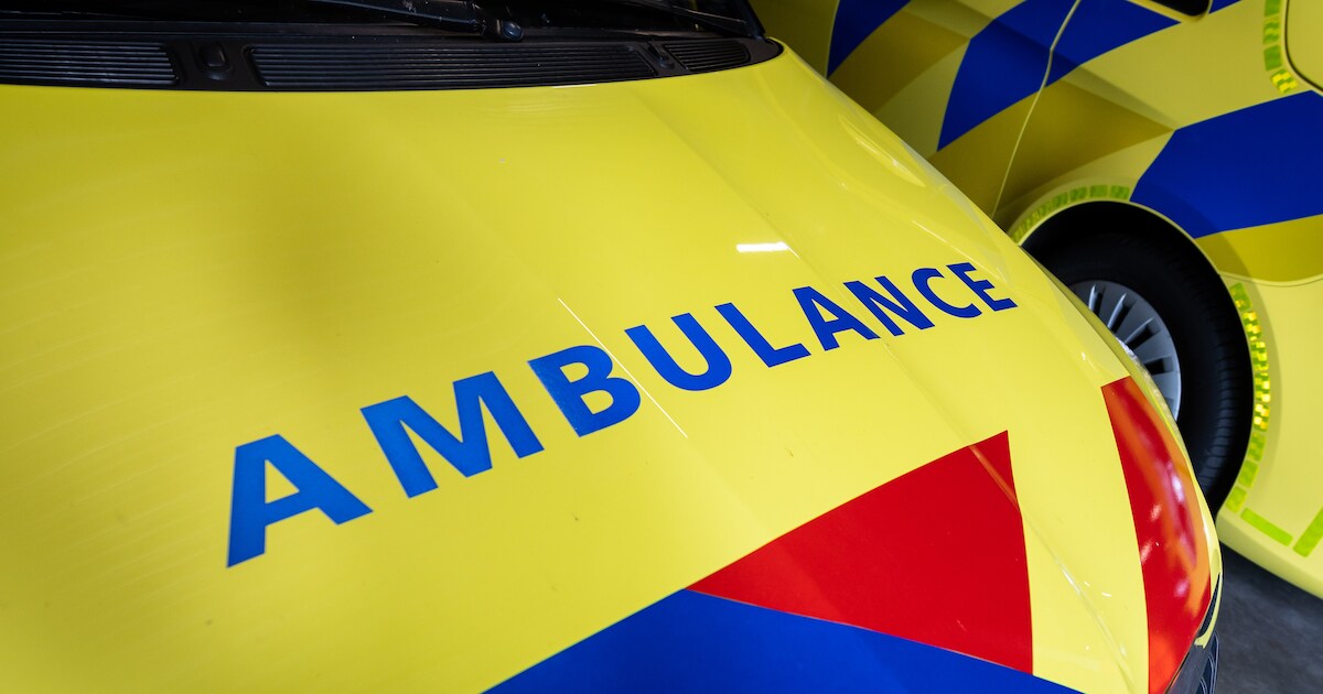 Brommer en auto botsen in centrum van Emmen | Regio | AD.nl
