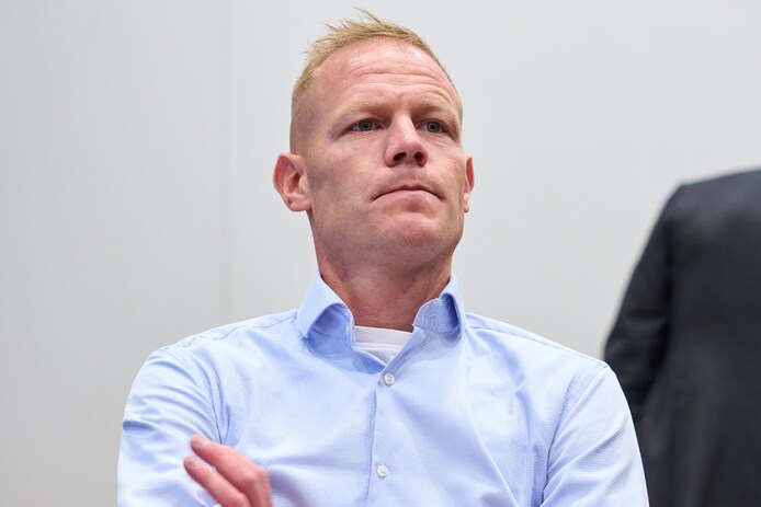 Oud-voetballer Tom Beugelsdijk in de rechtbank tegenover gokbedrijf ...