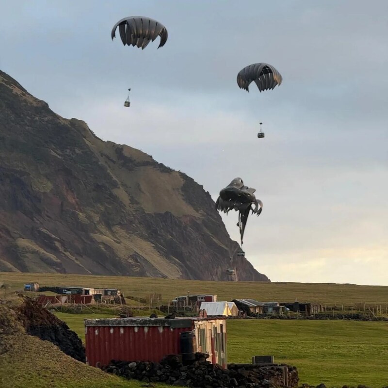 Britse luchtmacht voert dropping uit op piepklein eiland om mogelijke ...