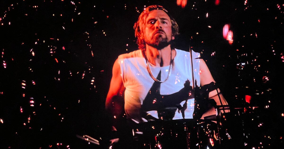 Krezip-collega’s bezoeken show drummer Bram in Las Vegas, band is ‘nog ...