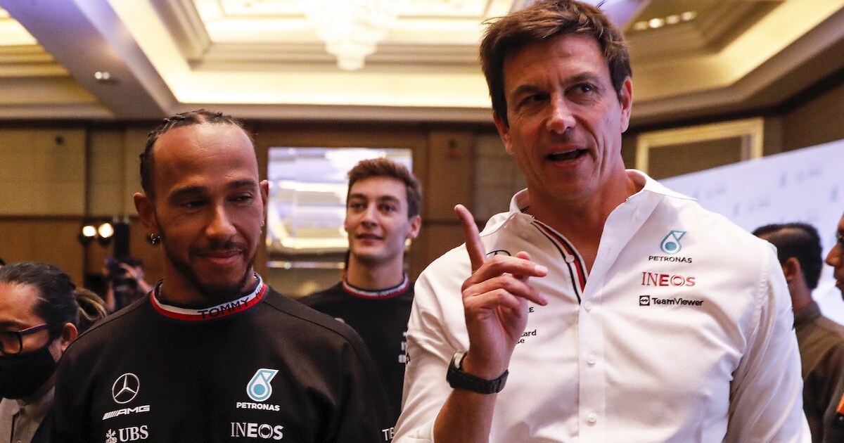 Mercedes geeft titelstrijd in Formule 1 al op: ‘Het gat met Red Bull is ...