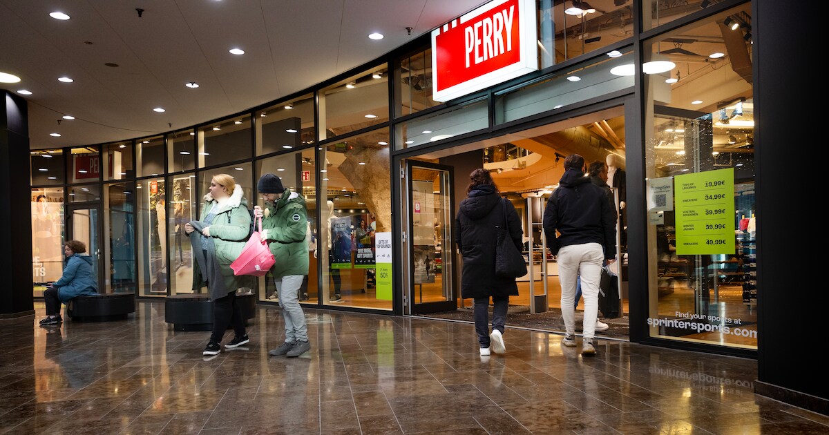 Leegloop bij winkelcentrum Piazza; Perry Sport Failliet en Zara en H&M ...