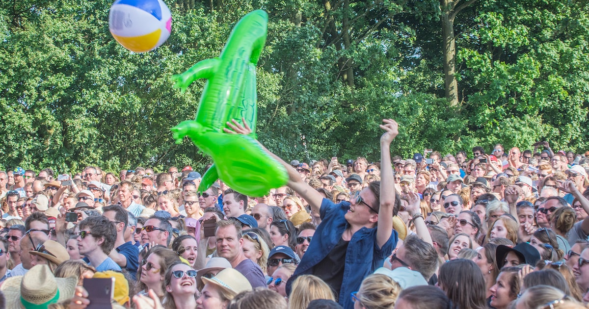 Extra water en zonnecrème op zonovergoten festival Central Park | Regio ...