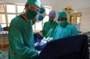 Met een bezemsteel een arm terugzetten in de kom; JBZ-arts ‘Doctor ...