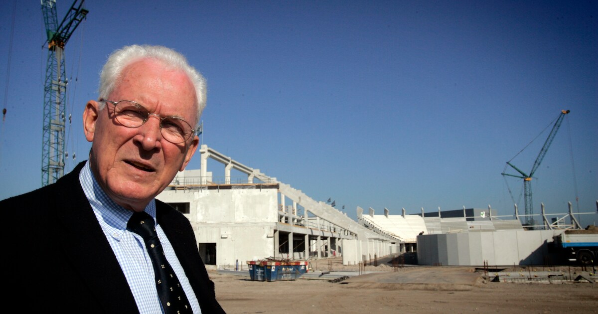 Voormalig ADO-voorzitter Ruurd de Boer op zijn 87ste verjaardag ...