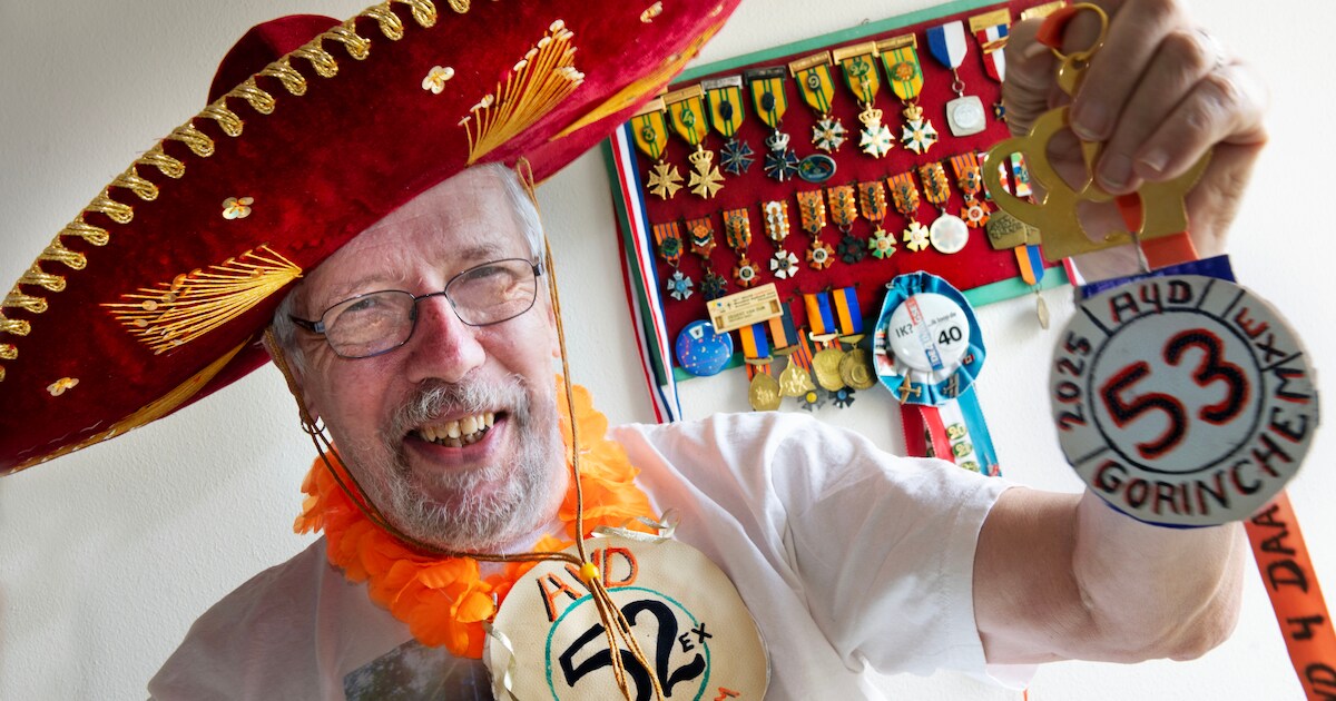 Met zijn sombrero op het hoofd loopt Zegert (76) voor de 53ste keer de ...