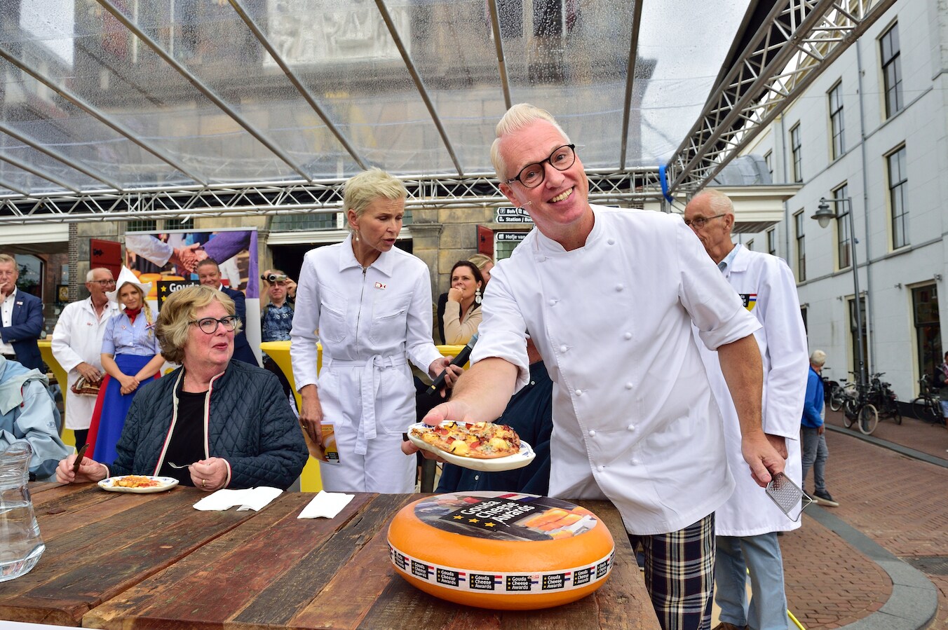 Deze kaasmakers doen mee voor de winst bij de Gouda Cheese Awards ...