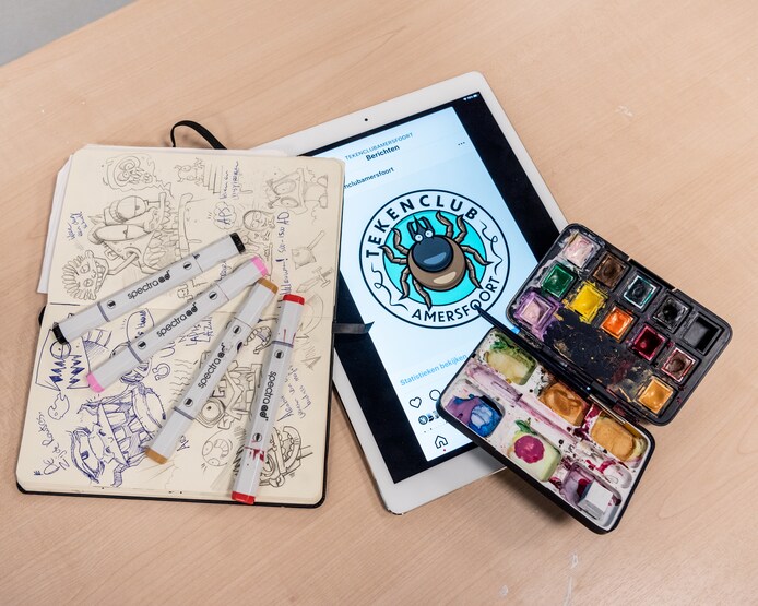 Tekenen en socializen, het kan bij de Tekenclub van Jordy, Tamara en Reamon: ‘Iedereen is welkom ...