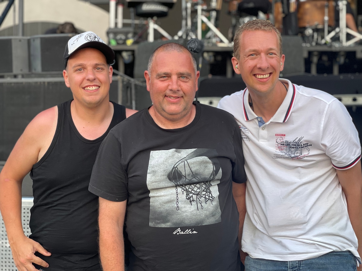 Vlaamse vrijgezellenclub smelt weg bij dEUS op Vestrock: ‘Als die viool ...