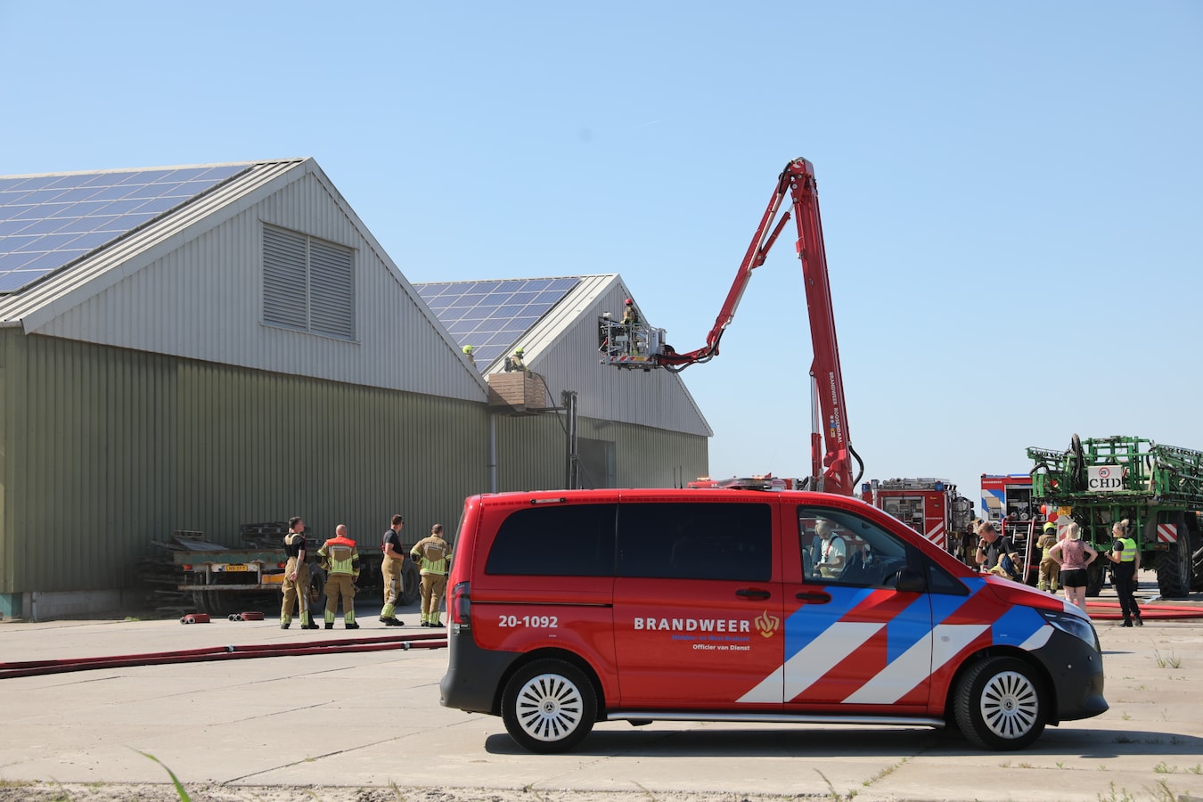 Brand in loods in buitengebied van Kruisland onder controle, straat ...
