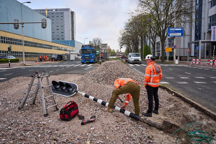Deel Nederland moet in soort lockdown, terwijl kosten verdubbelen: zit ...