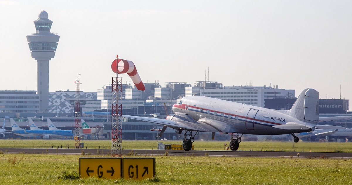 Voor de laatste keer vliegen met iconische Dakota: ‘Wiebelig, in de ...