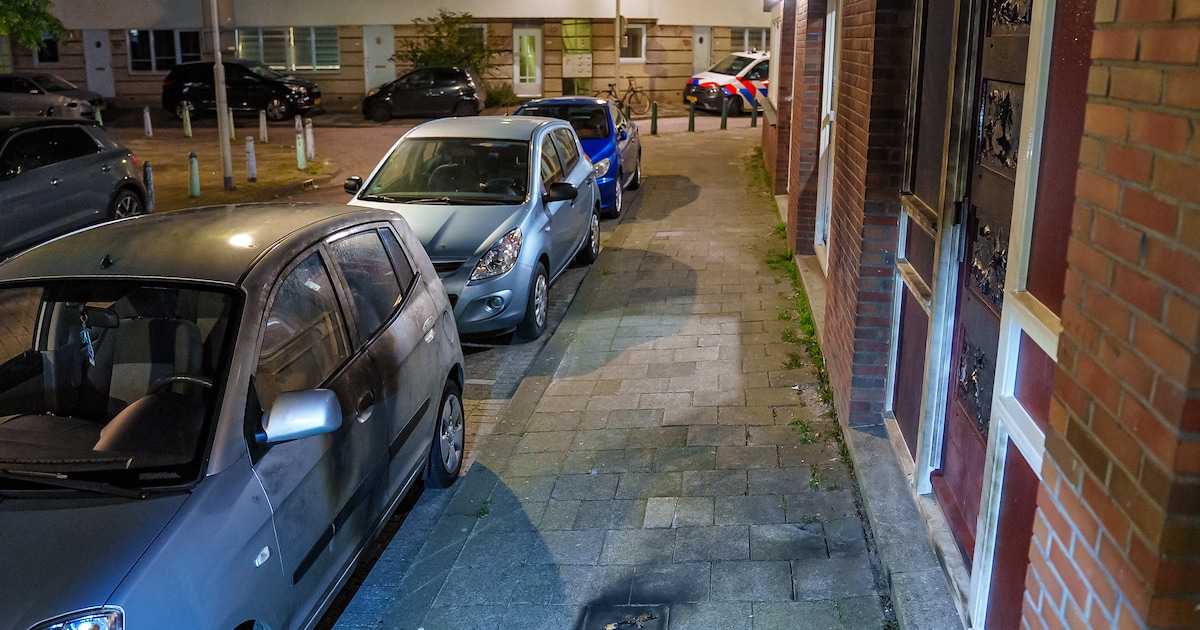 Explosie in Rotterdam-West: voordeur en geparkeerde auto beschadigd ...