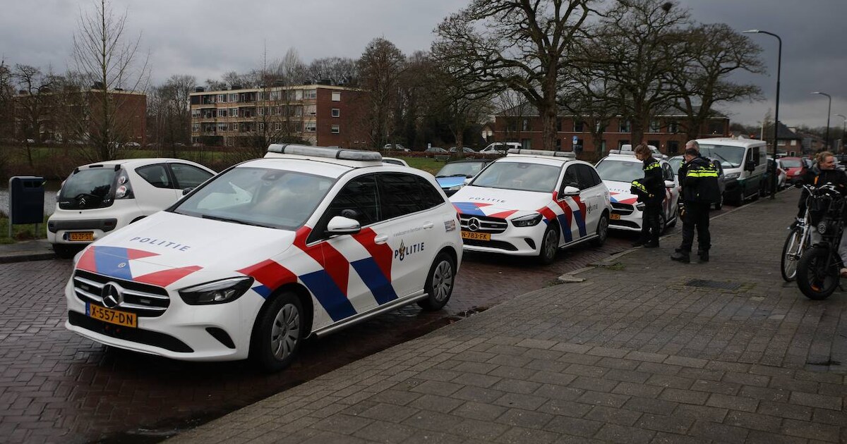 Flinke knal in Apeldoorn: stuk vuurwerk vernielt ruit | Regio | AD.nl