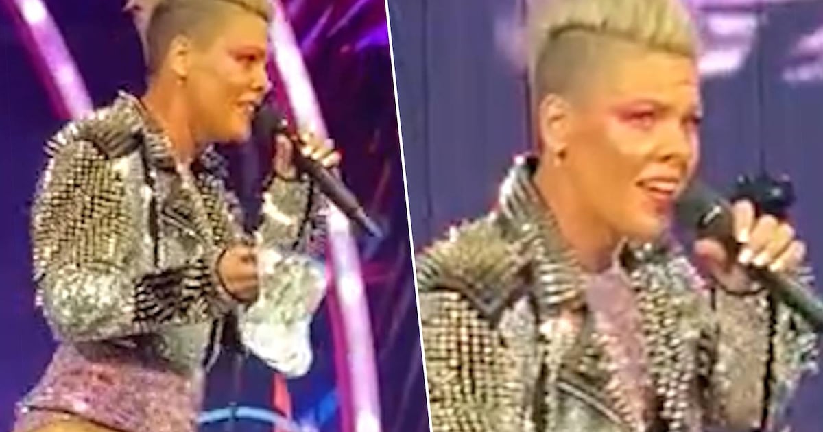 Pink vindt zakje met as op podium tijdens optreden: ‘Heb jij jouw ...