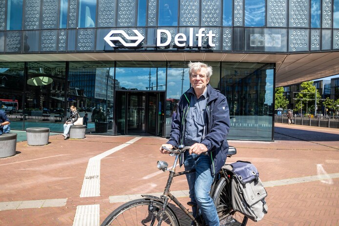 Jan uit Delft is verzot op fietsen en promoveerde op z'n 70ste op ...