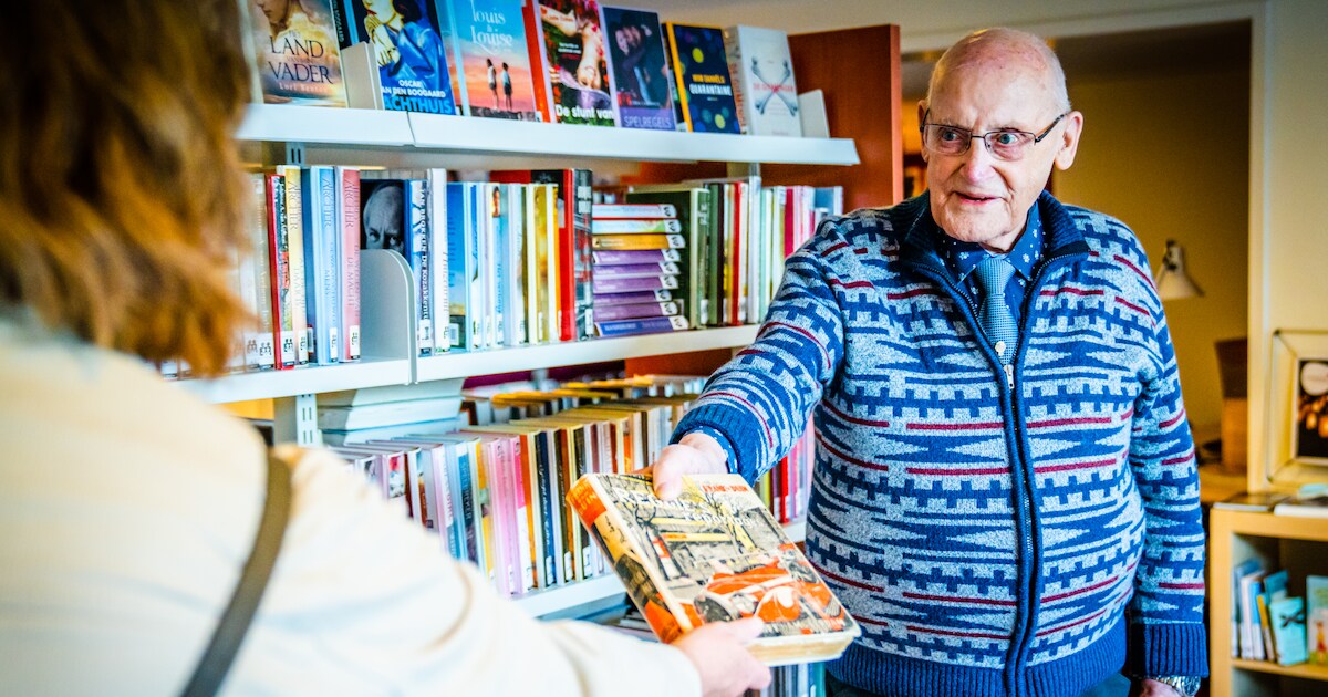 Bas leende als 14-jarige jongen een boek, nu is hij 91 en brengt hij ...