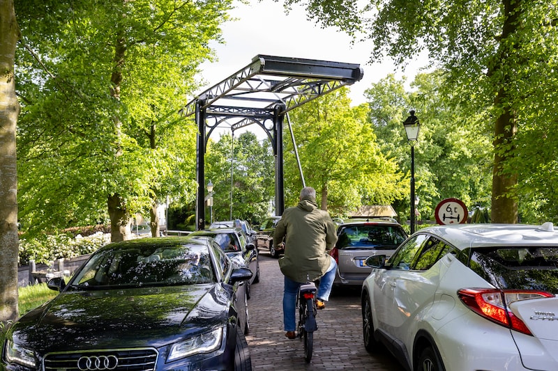 Ene brug dicht, twee andere overbelast: Zwolle gooit sluiproutes dicht ...