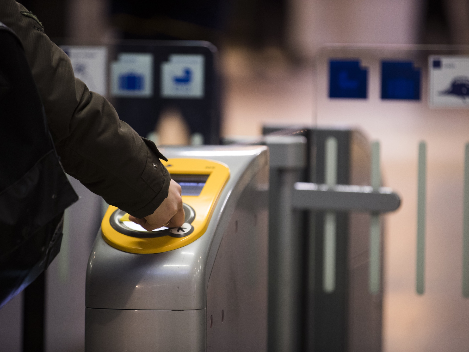 Rapper Fatah, die vastzat met Quincy Promes, vanuit Dubai uitgeleverd ...