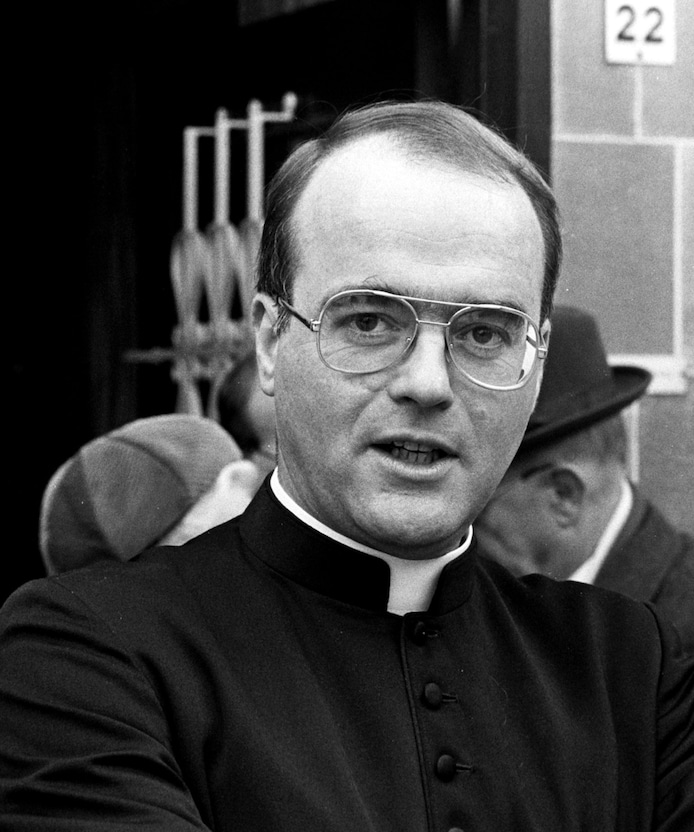 Arne Toonen maakt film over 'playboypriester' | Film | AD.nl