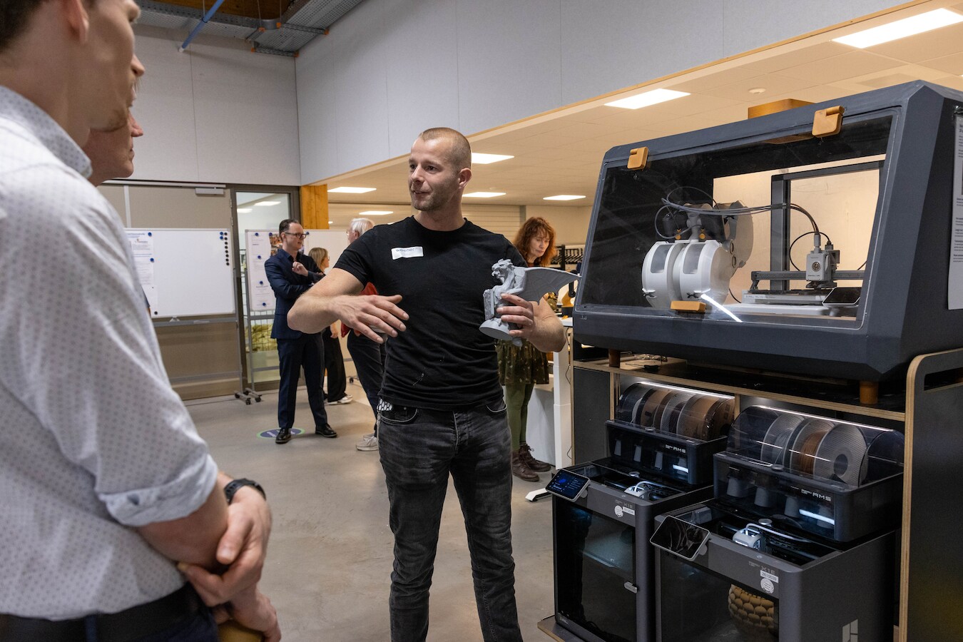 Zelf een heftruck bedienen tijdens de open dag bij Weener XL: simulator ...