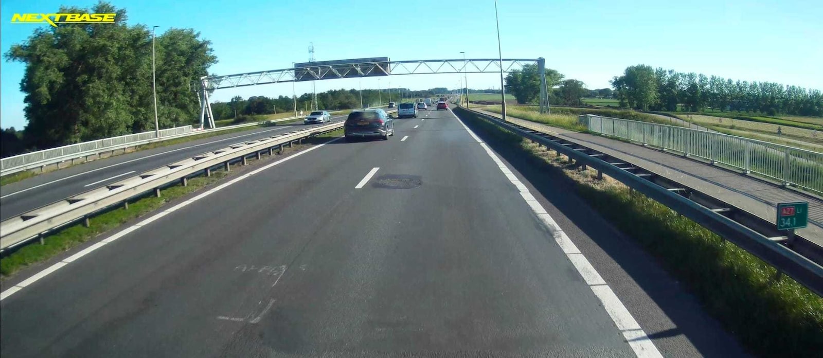 A27 richting Breda bij Merwedebrug enkele uren dicht vanwege flink gat ...