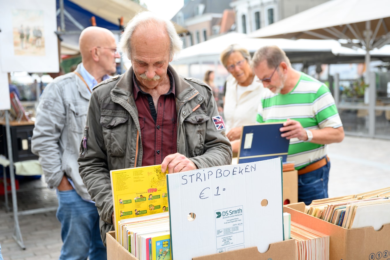 Bouwe sjouwt met stapels boeken, maar ze lezen? ‘Wat denkt u zelf ...