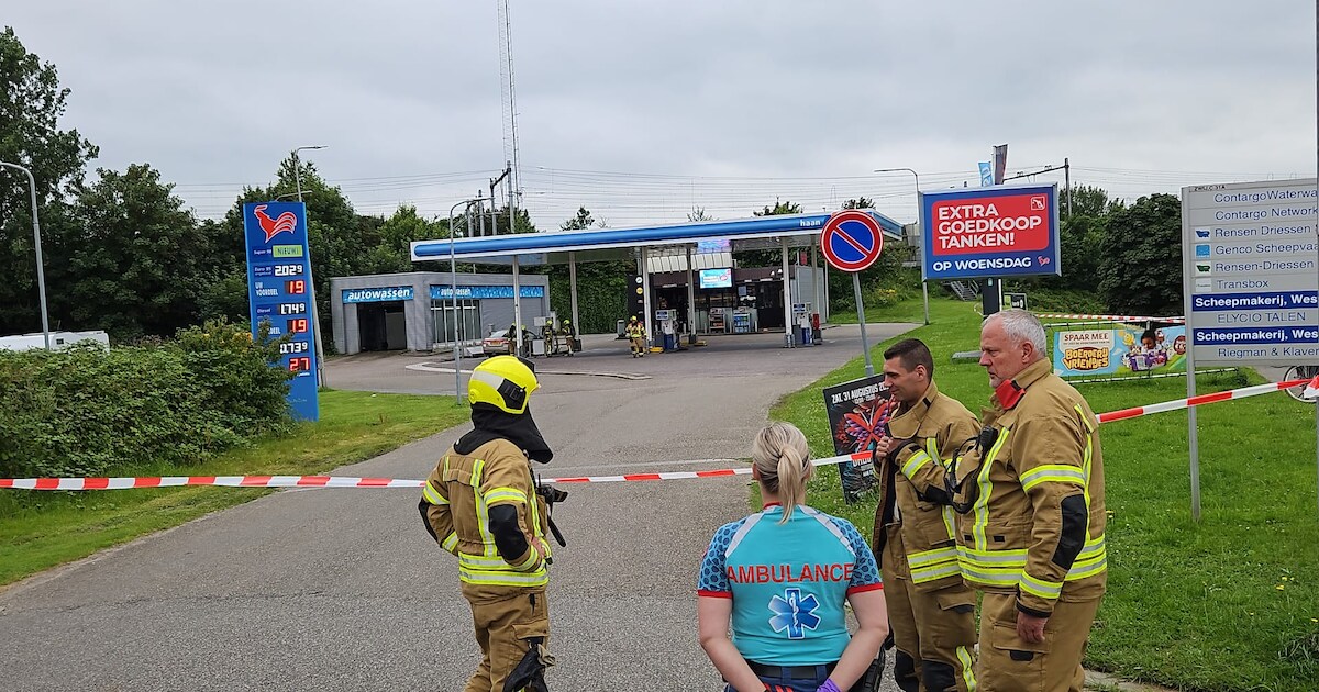 Persoon krijgt brandstof op handen en raakt gewond door lekkende pomp ...