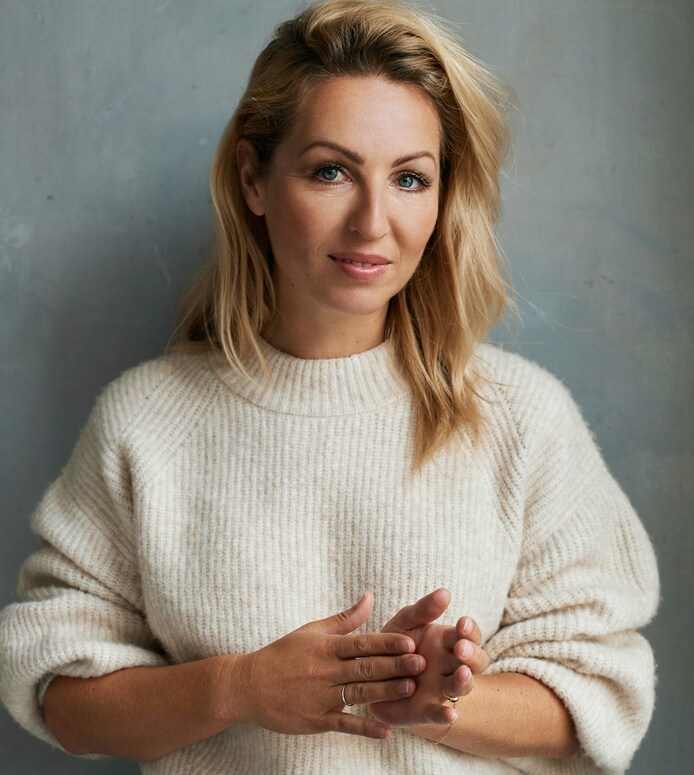 Hij had in no time een nieuwe tv-klus waar hij zijn grijpgrage handen ...