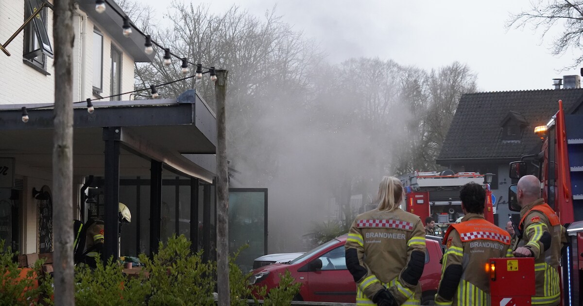 Vlam in de pan zet snackbar De Brink in Bathmen vol rook | Deventer | AD.nl
