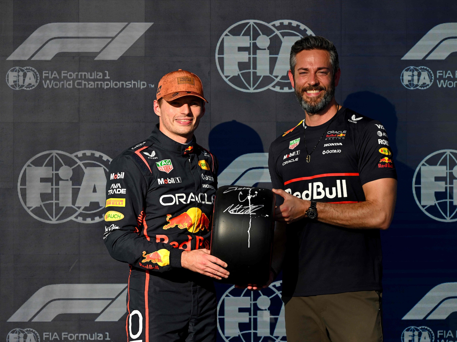 Max Verstappen pakt sensationele poleposition in Bakoe na chaotische ...
