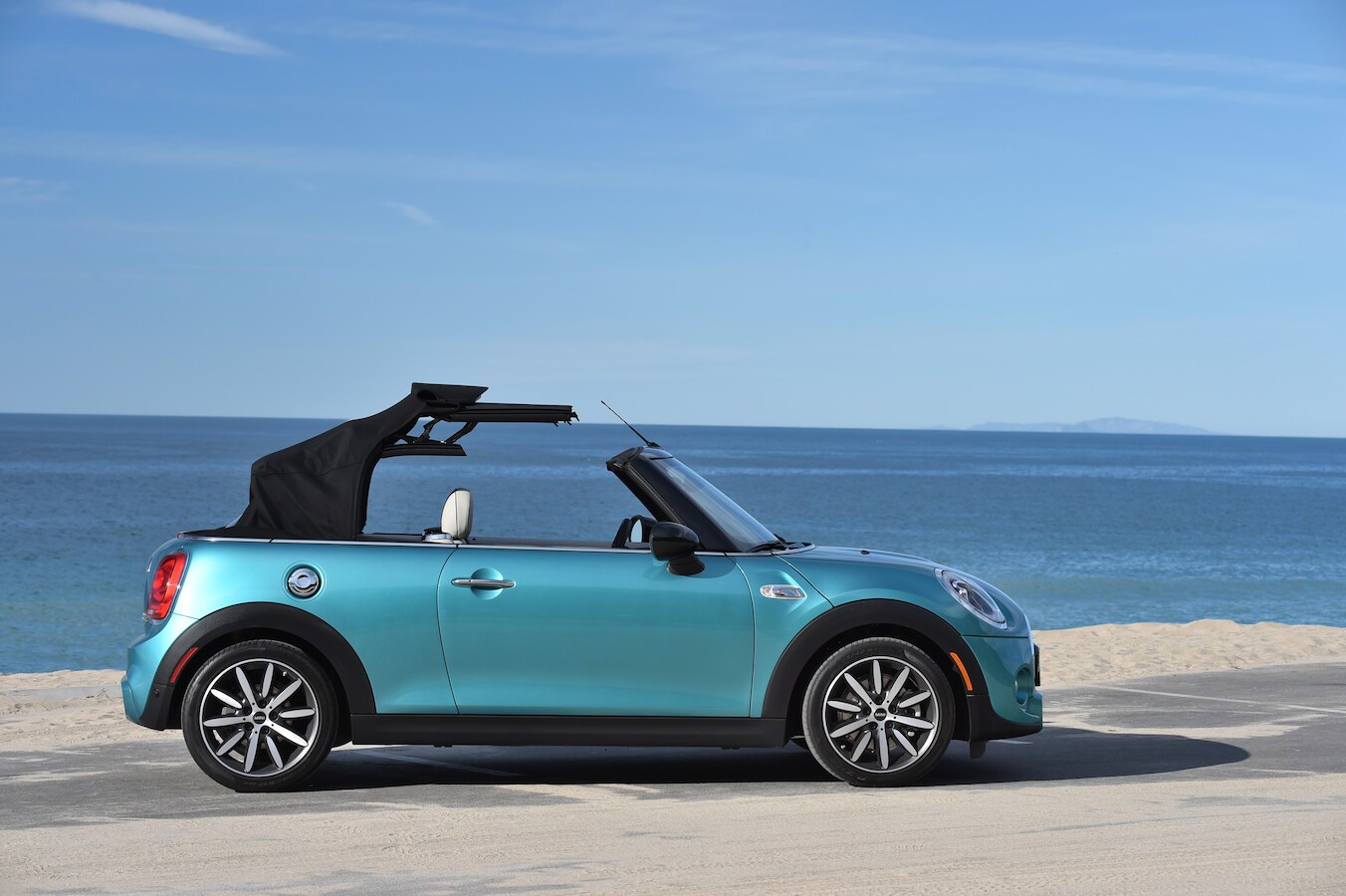 Cabrio kopen? Dit is waarom je juist nu moet toeslaan | Foto | AD.nl