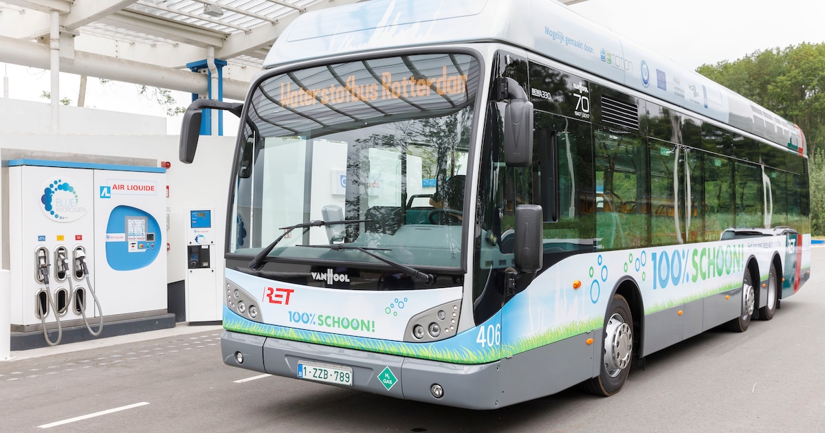 Eerste waterstofbus rijdt op Zuid | Rotterdam | AD.nl