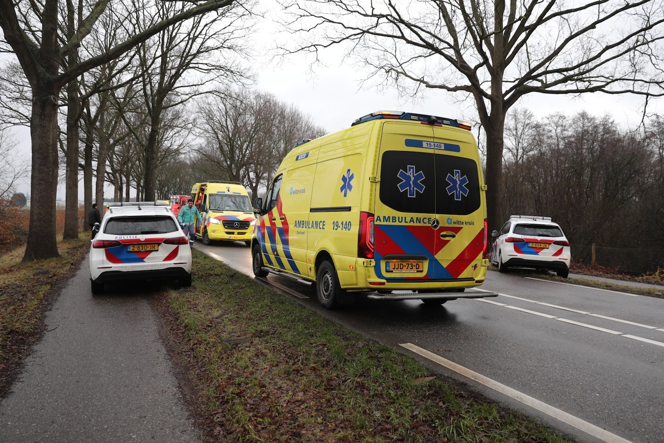 Frontale botsing tussen bedrijfswa­gen en taxibus in Steenber­gen ...