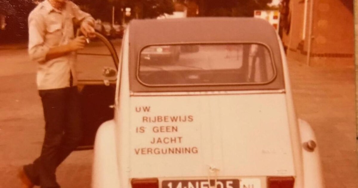 Jan en Folly reden samen naar school: ‘Ze gooiden stukjes brood voor ons op de weg’ | Almelo | AD.nl