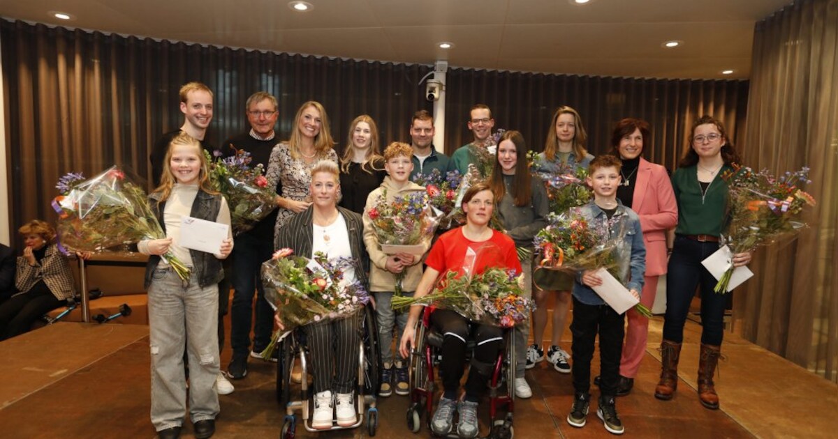 Nijkerkse sportkampioenen gehuldigd: BMX'er Suéla Ruitenga en zwemster ...