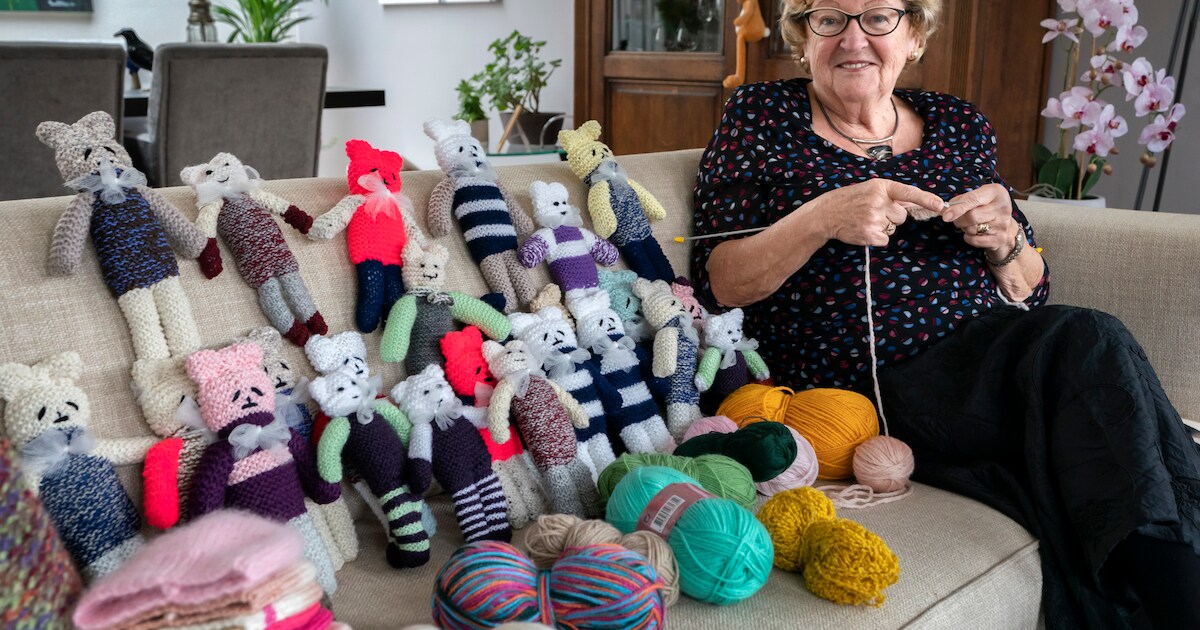 Annie breit knuffelbeertjes voor ziekenhuis in India: ‘Het helpt me ...