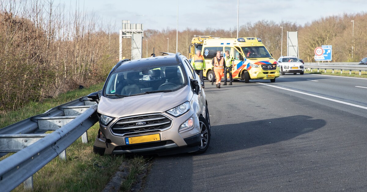 Bestuurder aangehouden na ongeluk op A27 bij knooppunt Eemnes; reed onder invloed van drugs ...