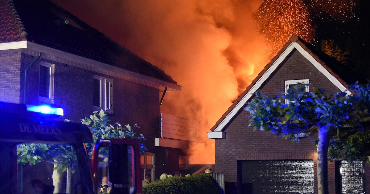 Uitslaande brand in garage Utrecht De Meern | Regio | AD.nl