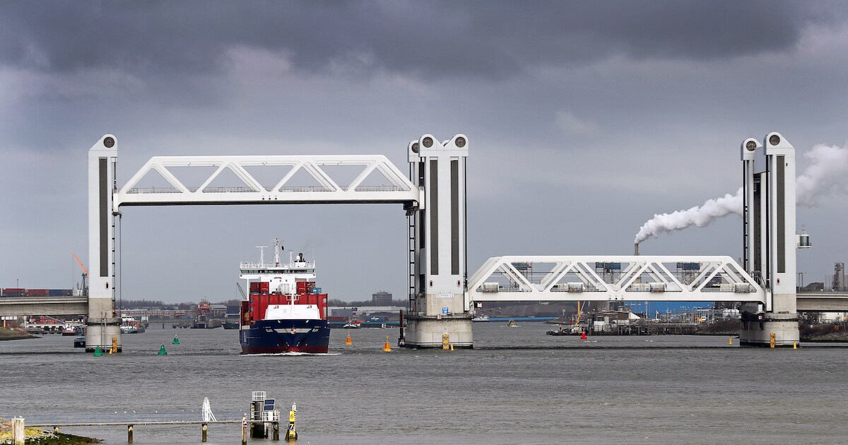 Rijkswaterstaat: Constructiefout gemaakt bij bouw Botlekbrug | Regio ...