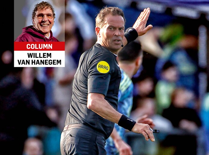 Column Willem van Hanegem | Ook mij viel het op dat Bas Nijhuis met tegenzin Ajax een penalty ...